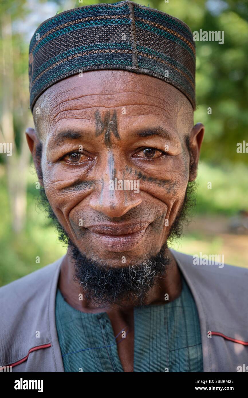 Tatouages visage peul homme Banque de photographies et d’images à haute résolution - Alamy