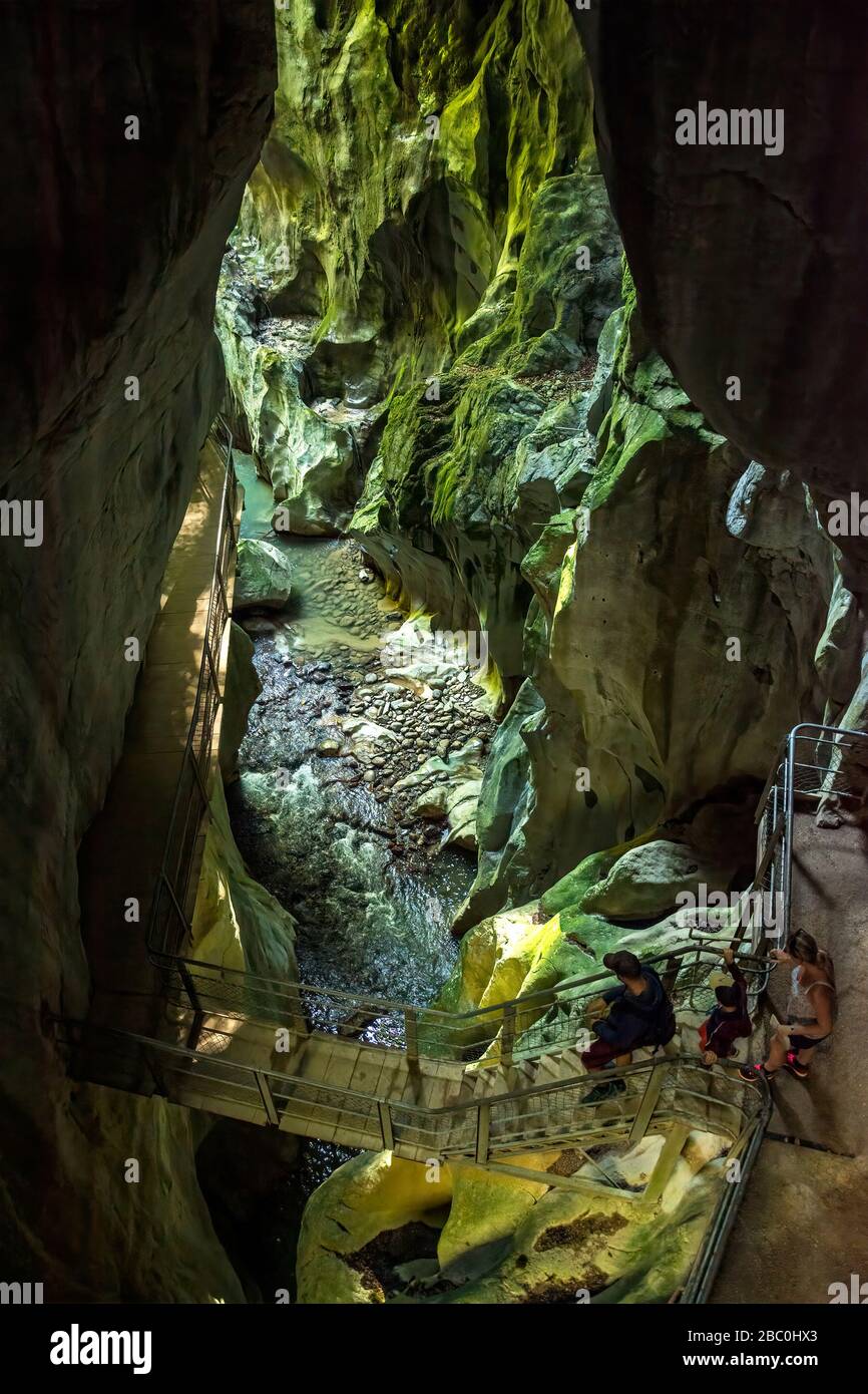 Spectaculaire Gorges du Pont-du-Diable , un karst situé le long de la ...