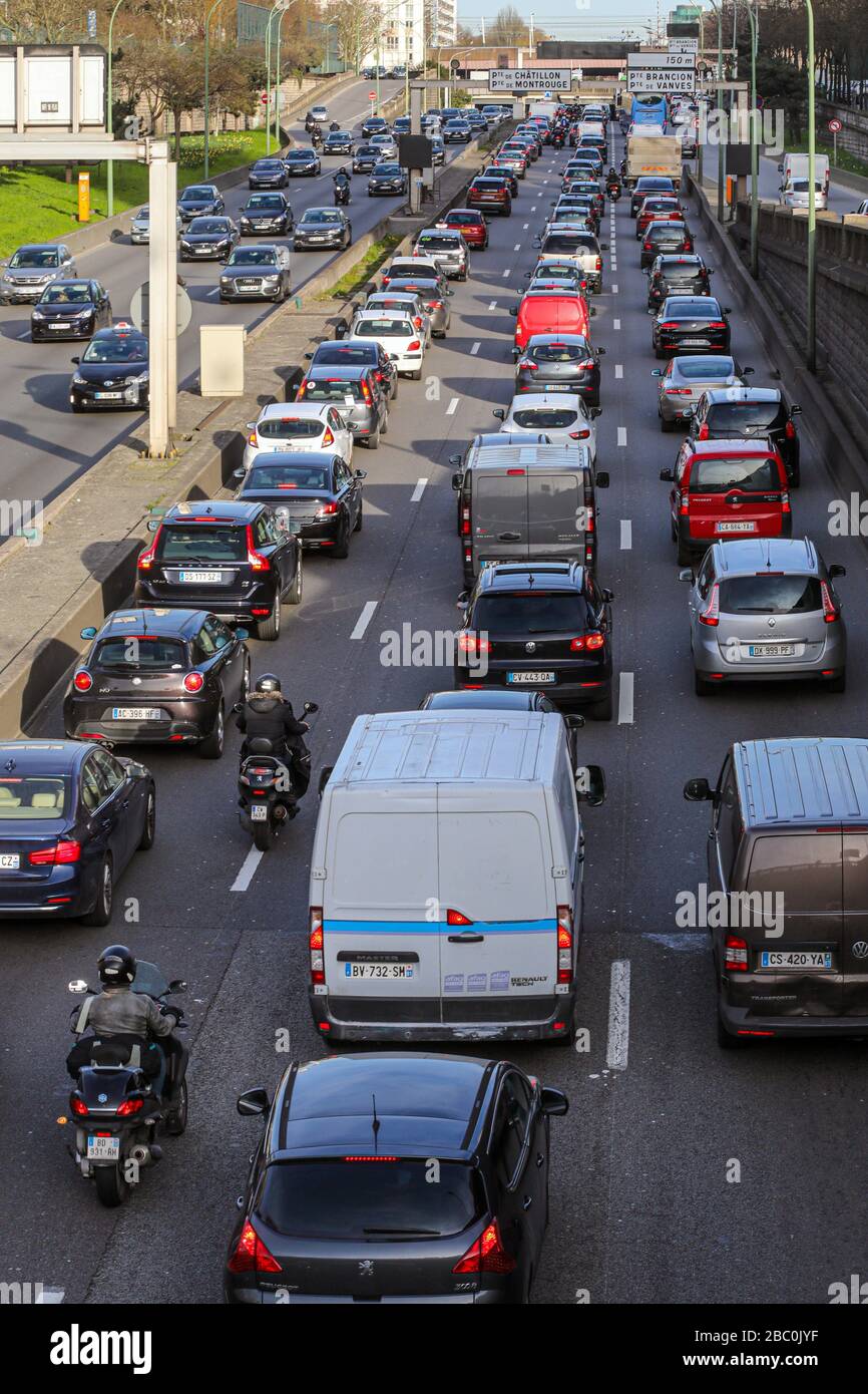 Road traffic on paris peripherique Banque de photographies et d’images ...