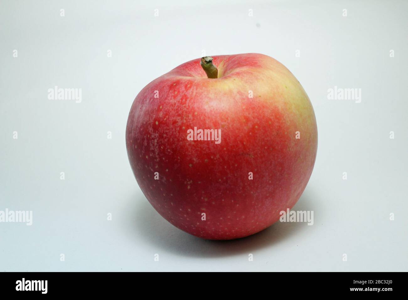 Manger des fruits rouges Banque de photographies et d’images à haute ...