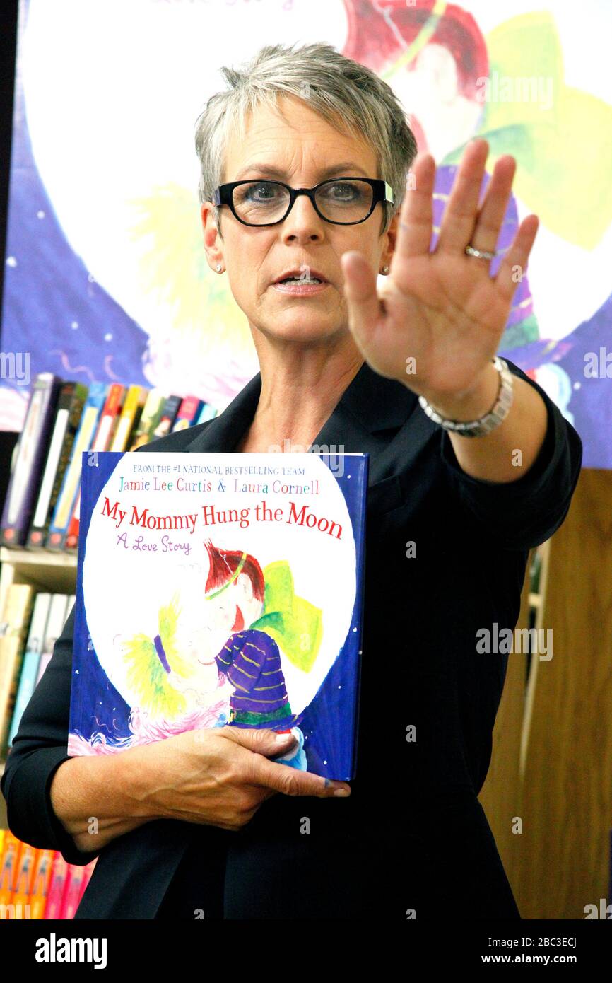 Jamie Lee Curtis photographié à son premier et unique arrêt de la côte ...
