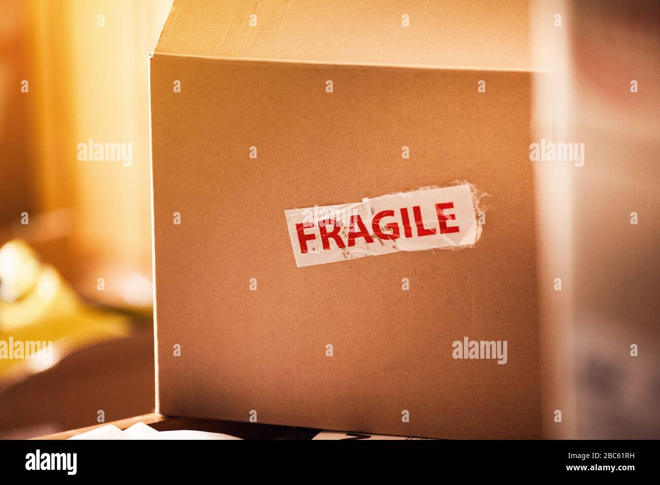 Fragile sticker box Banque de photographies et d’images à haute ...