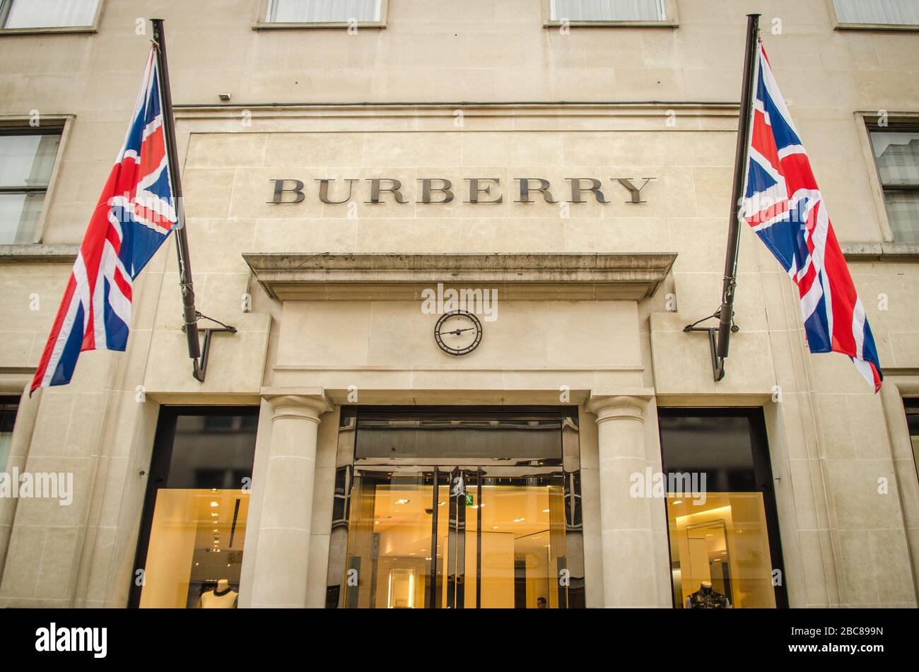 Logo burberry Banque de photographies et d’images à haute résolution ...