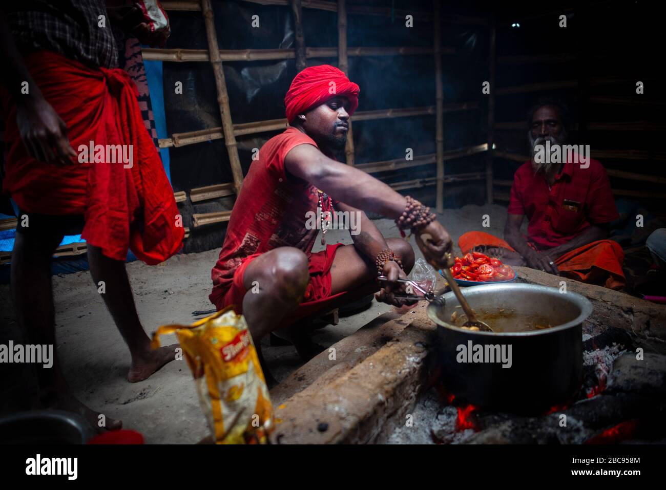 À Varanasi, les Aghori sont l'une des dernières tribus cannibales qui ...