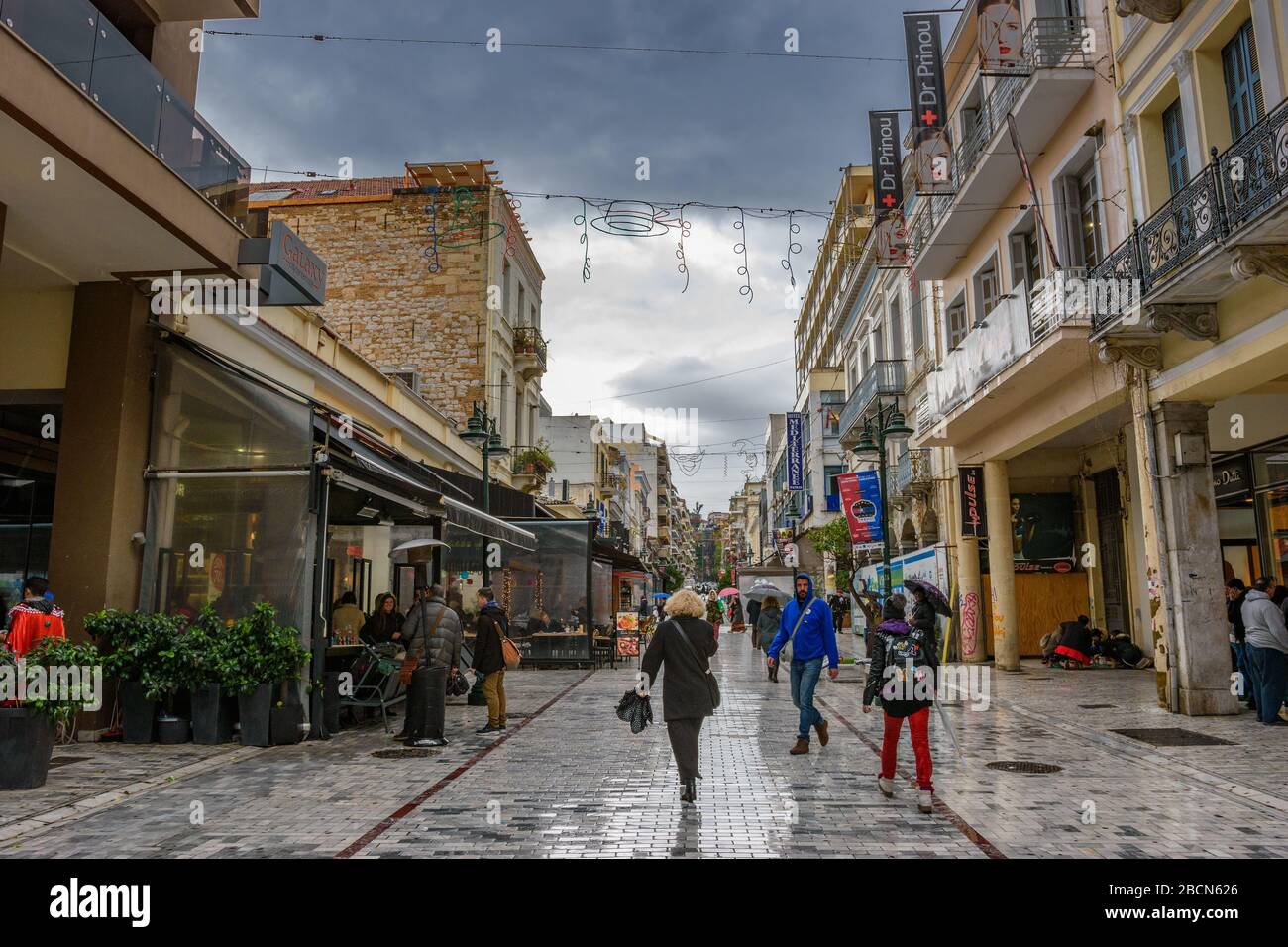Rues de la ville de Patras décorées pour le célèbre Carnaval de Patras ...