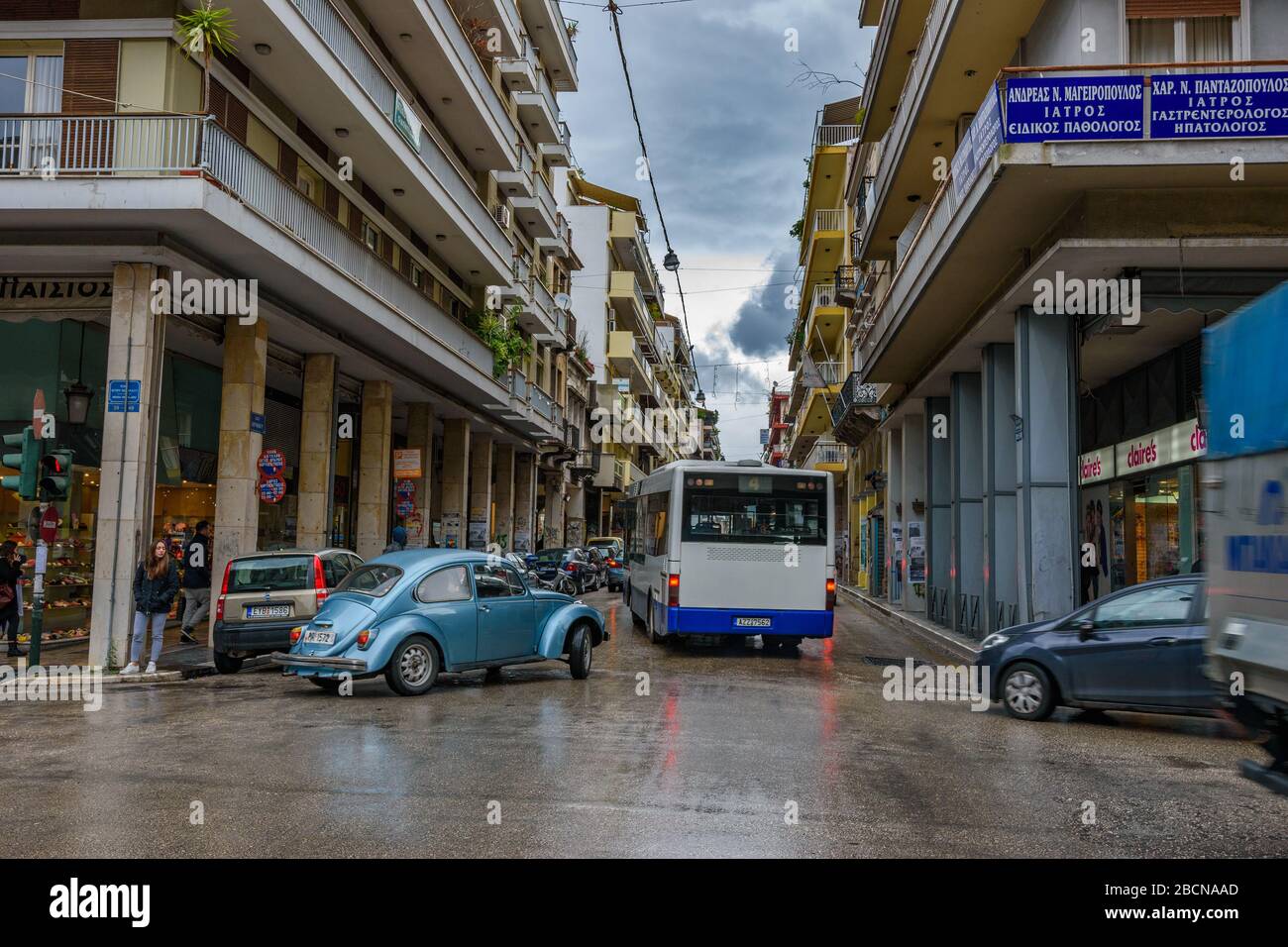 Rues de la ville de Patras décorées pour le célèbre Carnaval de Patras ...
