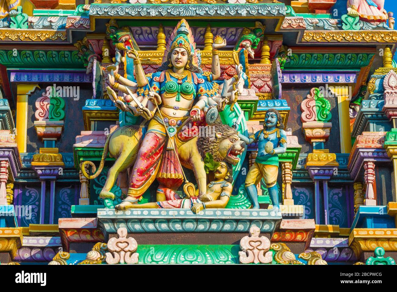 Sculpture du dieu Shiva sous la forme de l'ancien temple hindou Sri ...