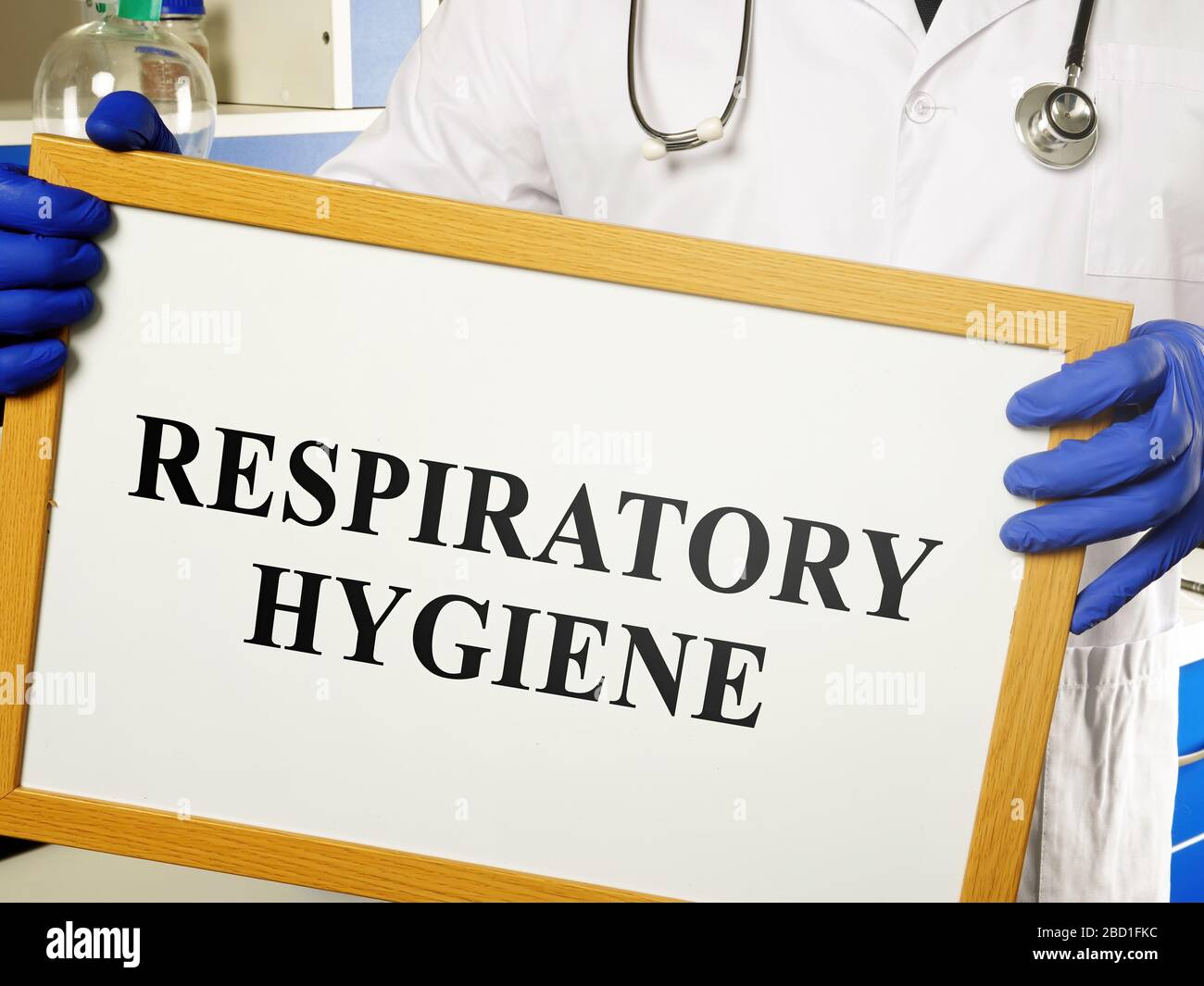 Recommandation hygiène respiratoire ou étiquette de toux sur le tableau ...