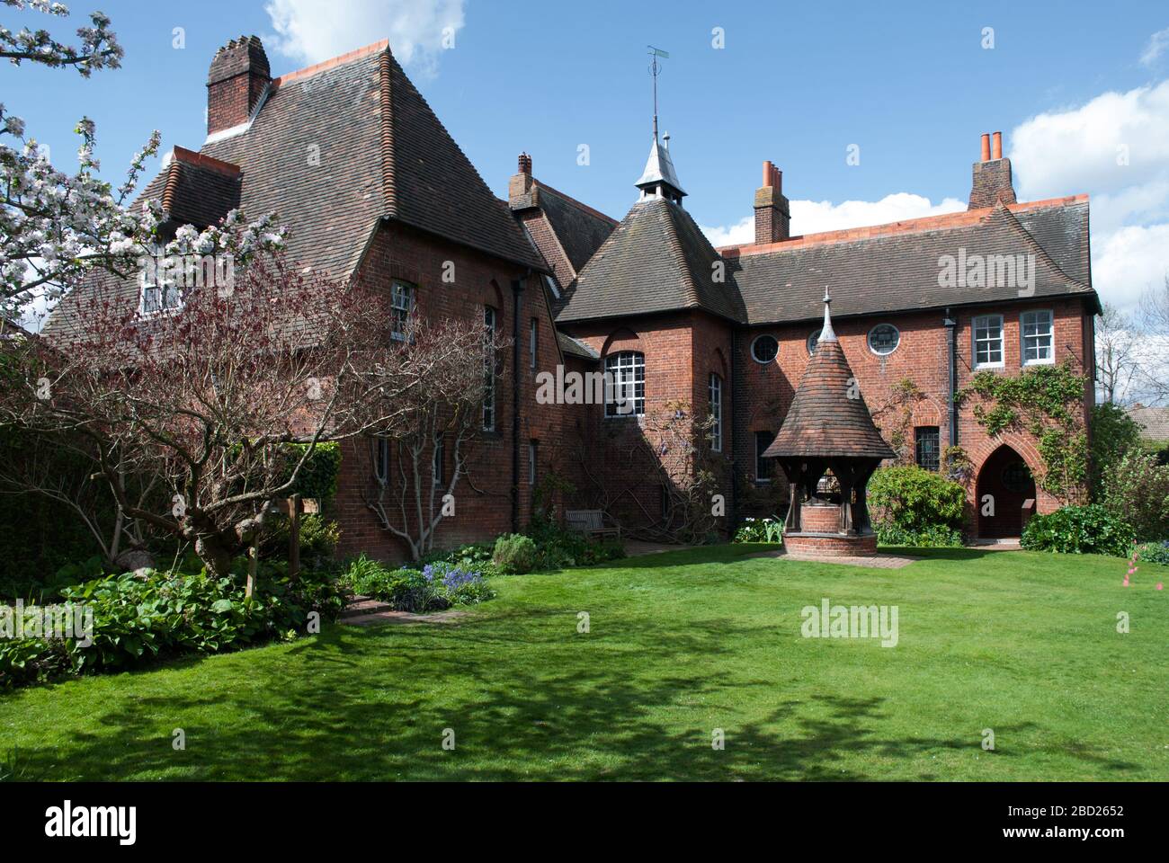 William morris red house jardin Banque de photographies et d’images à ...
