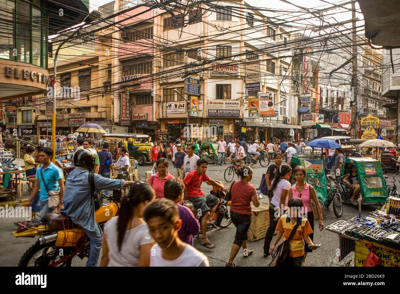 Manille rue encombrée piétons Banque de photographies et d’images à ...