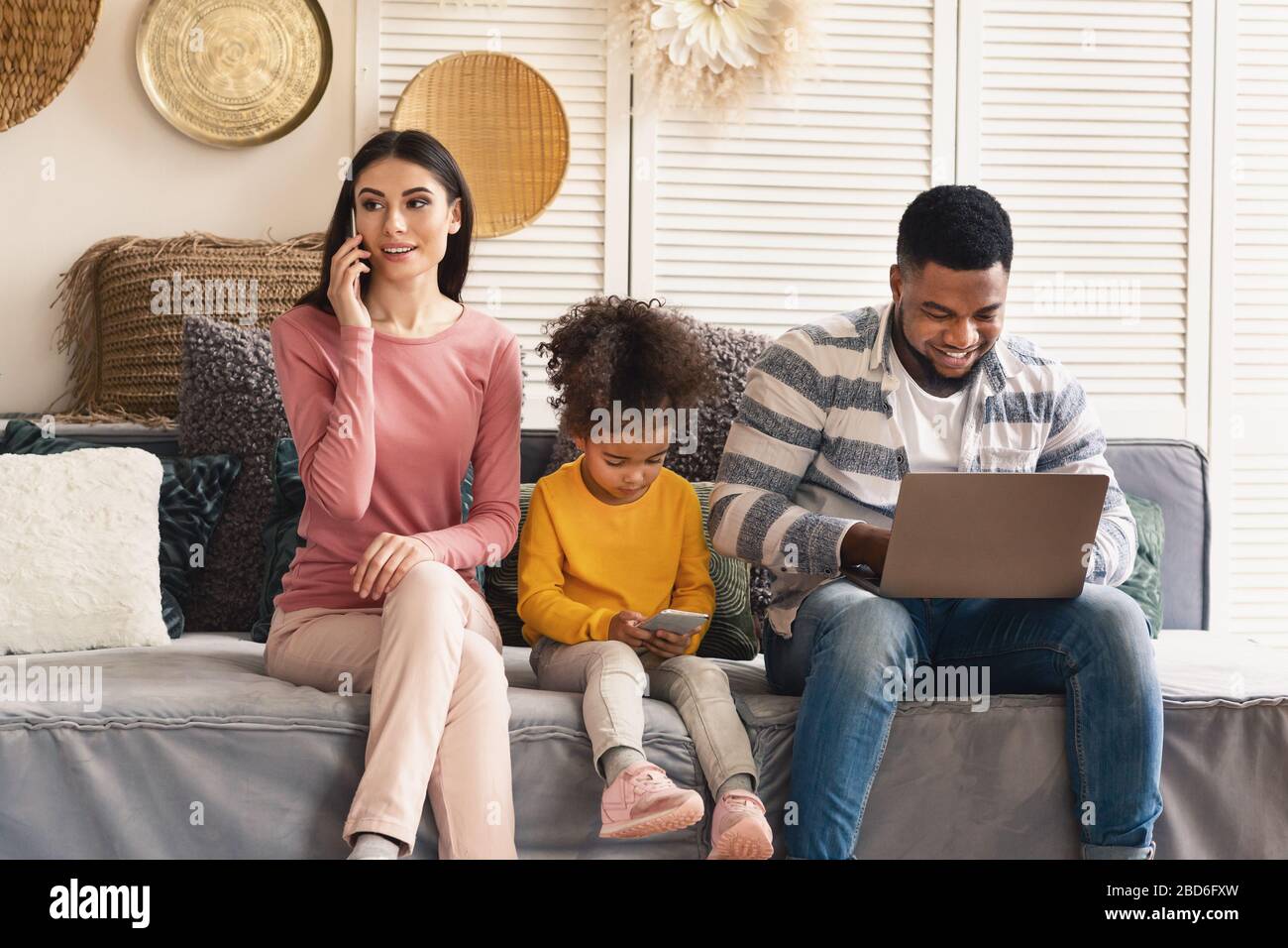 Maman parle enfant Banque de photographies et d’images à haute ...