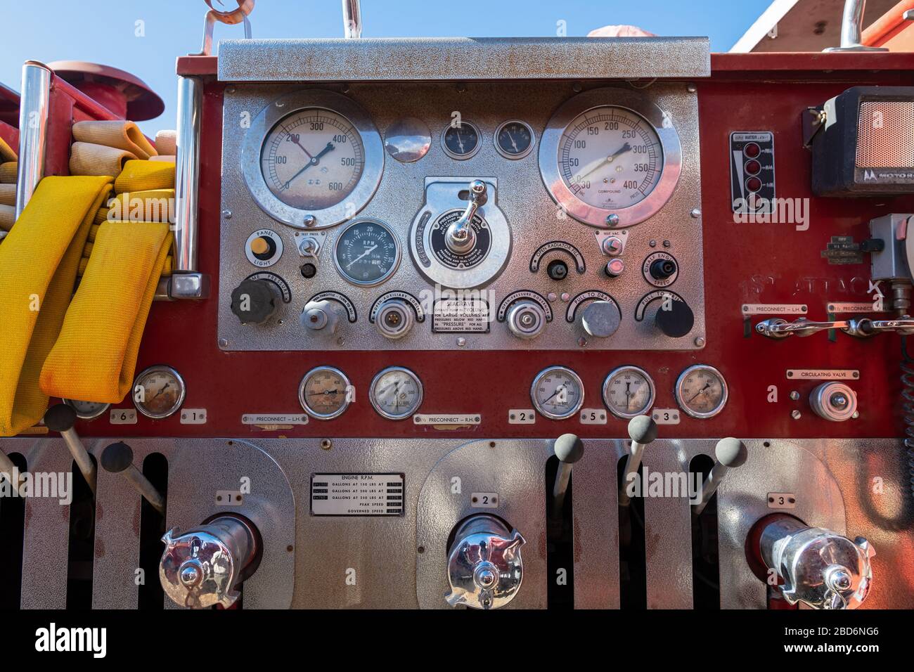 Panneau de commande sur un camion de pompiers Banque de photographies ...