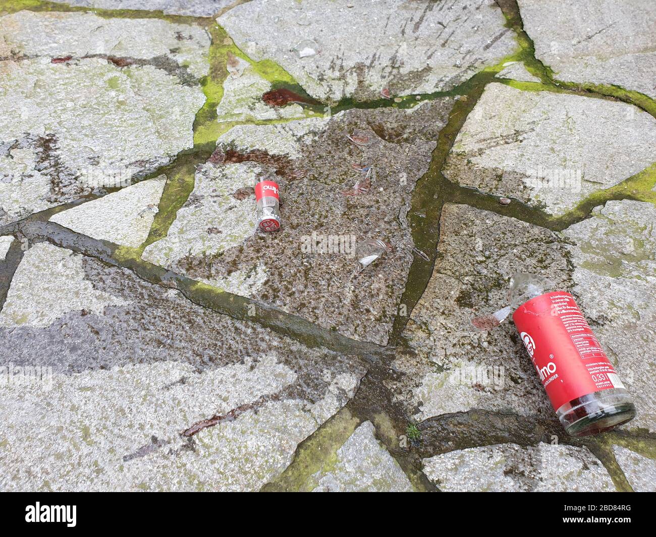Verre au sol Banque de photographies et d’images à haute résolution - Alamy