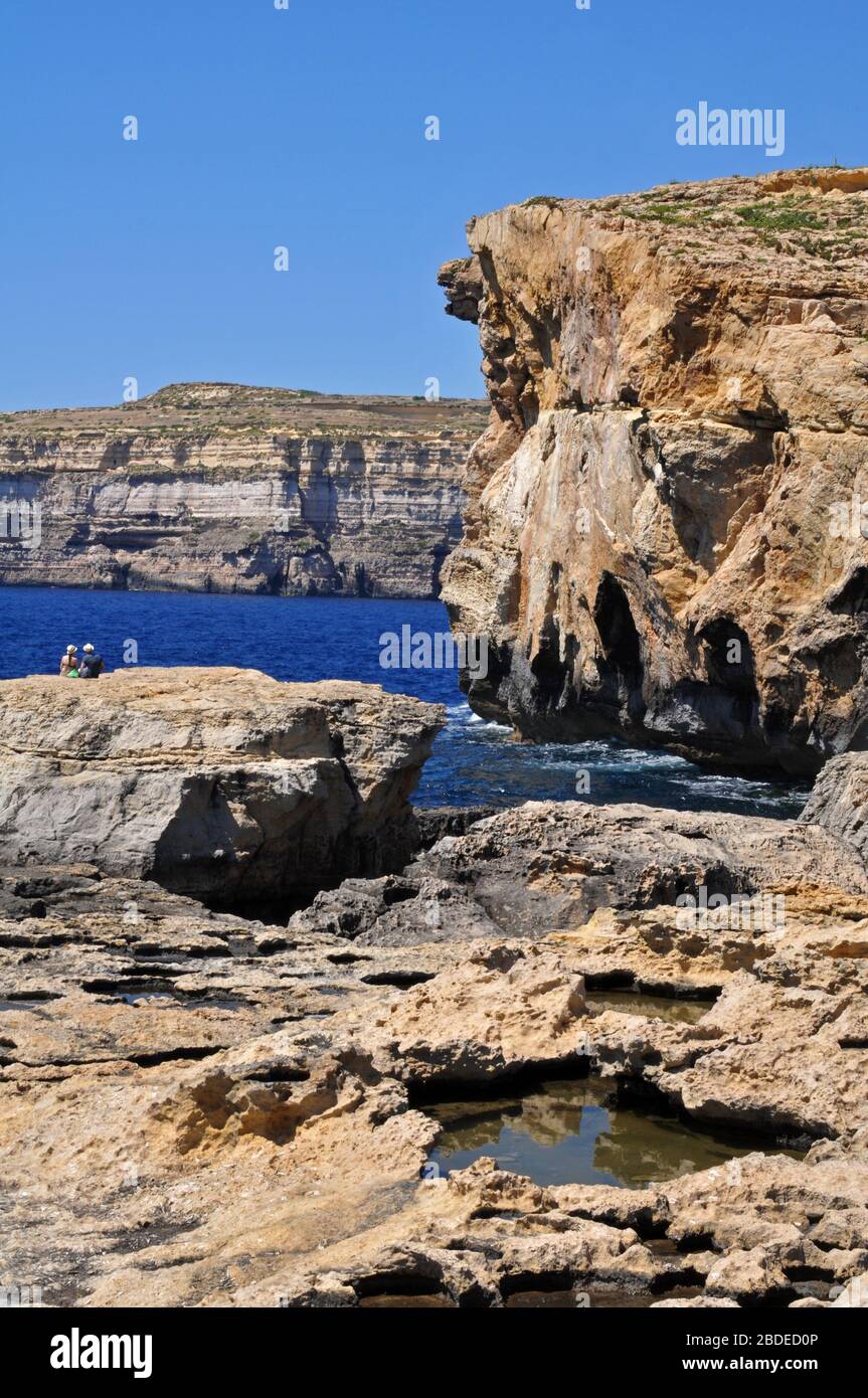 Touristes sur une arche naturelle Banque de photographies et d’images à ...
