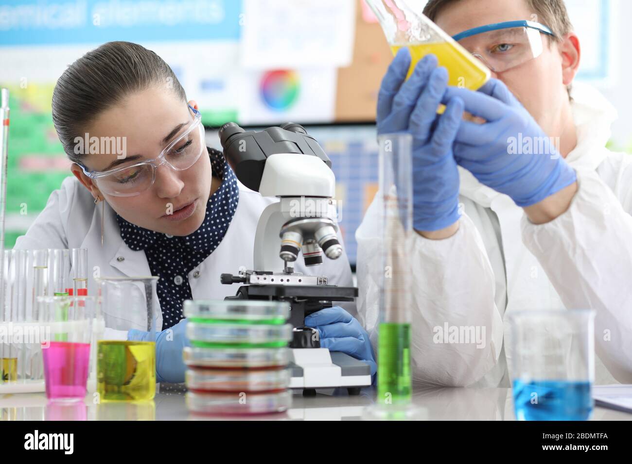 Personnel pharmaceutique et technique Banque de photographies et d ...