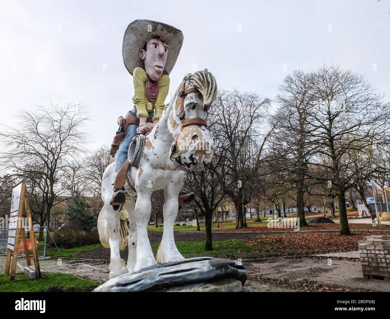 Lucky Luke statue équestre au Parc Reine Astrid de Charleroi, Wallonie ...