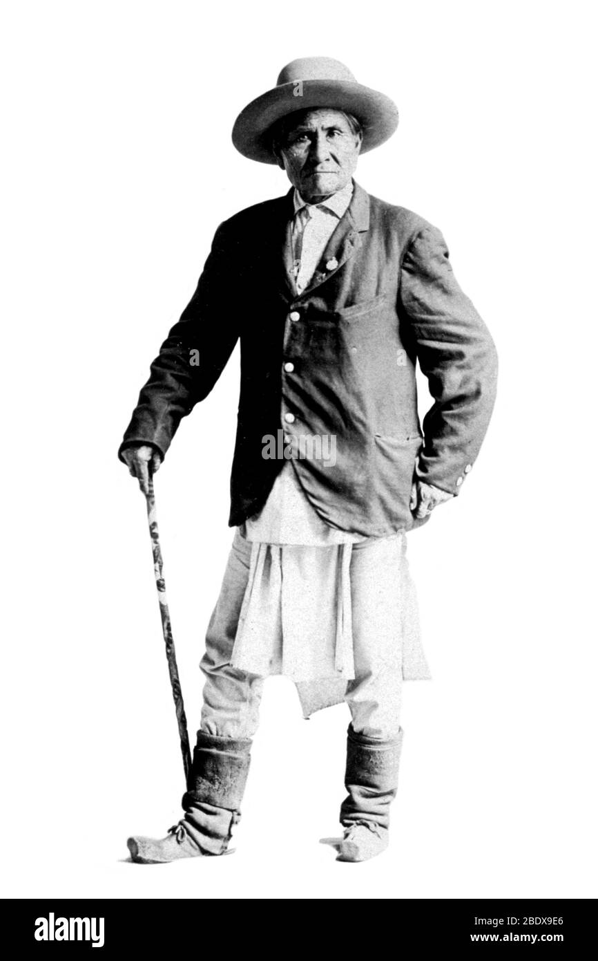 Apache indian geronimo Banque d'images détourées - Alamy