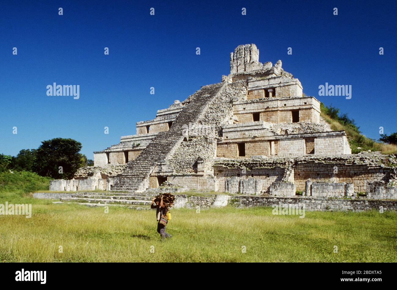 Pyramide maya Banque de photographies et d’images à haute résolution ...