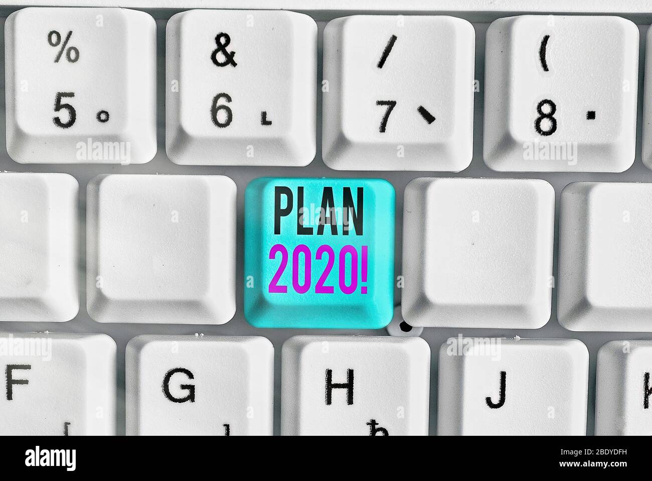 Plan conceptuel indiquant par écrit à la main 2020. Sens Concept ...