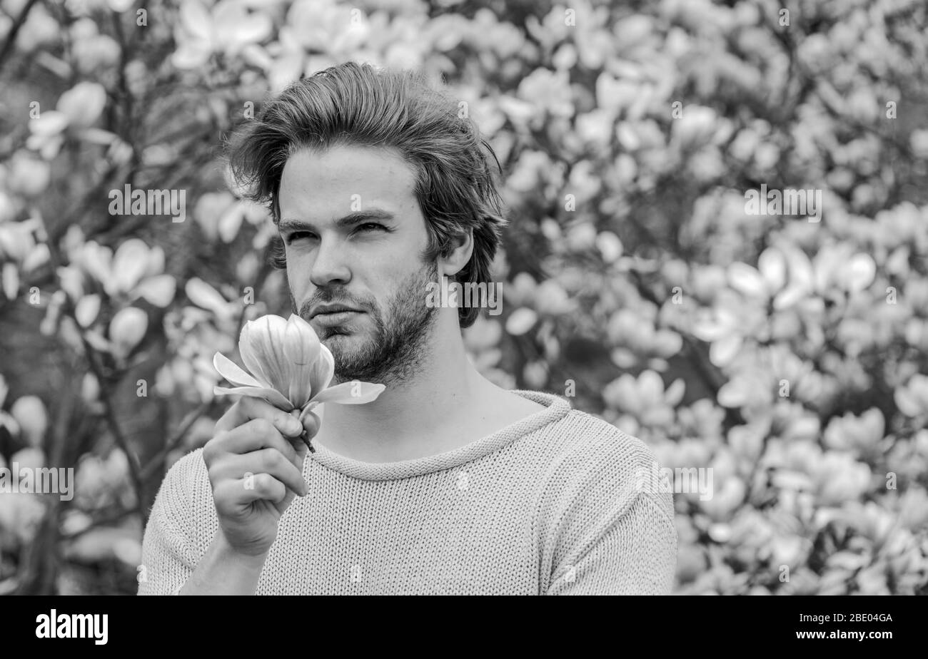 Les hipster modernes s'épanouissent. Concept de printemps. Guy détendez ...
