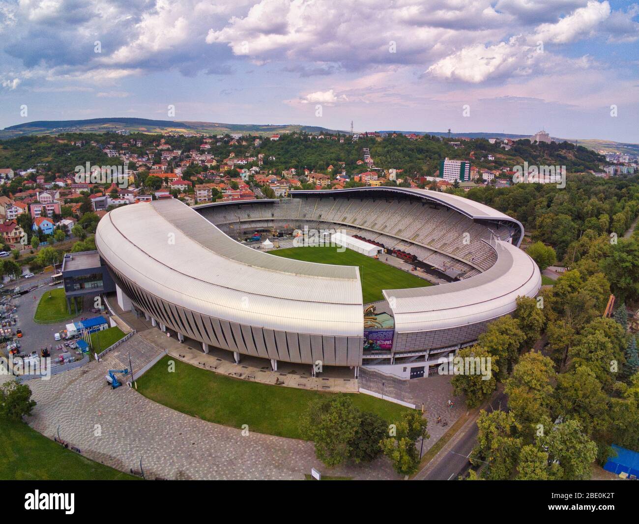 Photo aérienne de Untold 2019 stage-Cluj Arena Stadium travail en cours ...
