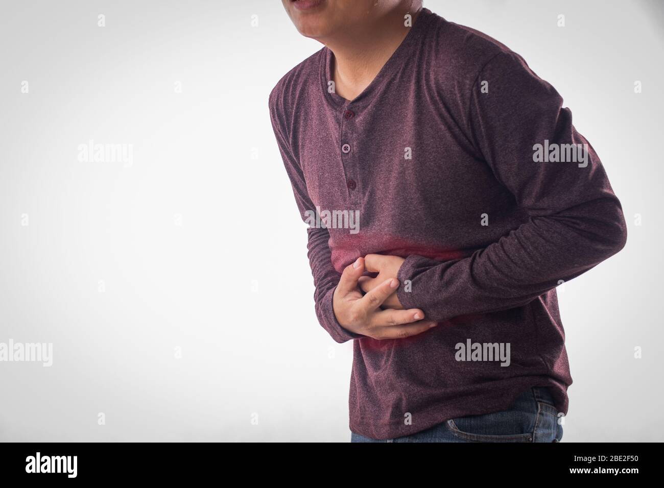 Douleur abdominale homme Banque de photographies et d’images à haute ...