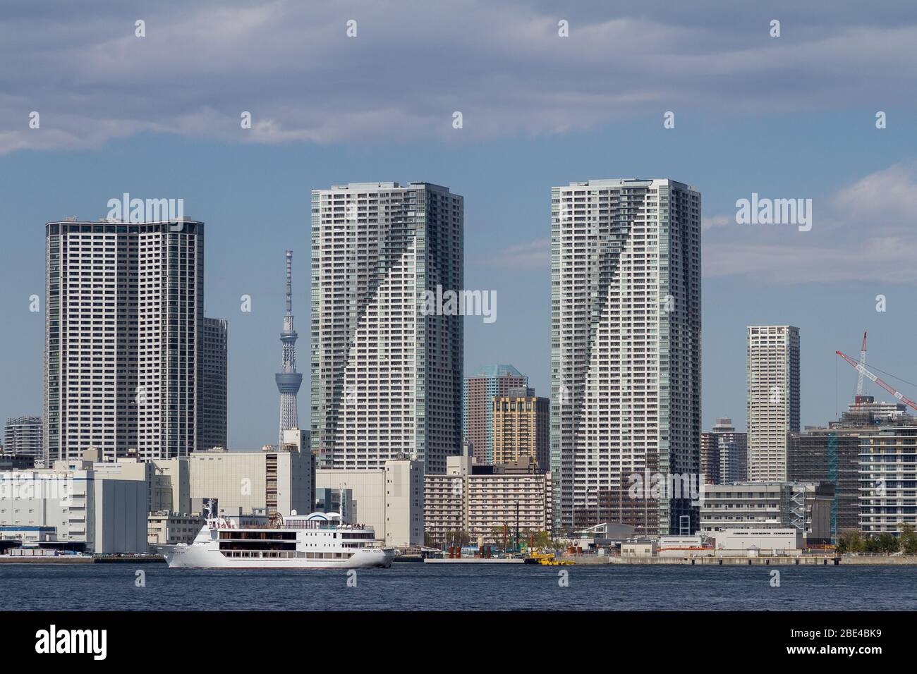 Bateau de croisière dans la baie de Tokyo, Vingt et un devant le ...