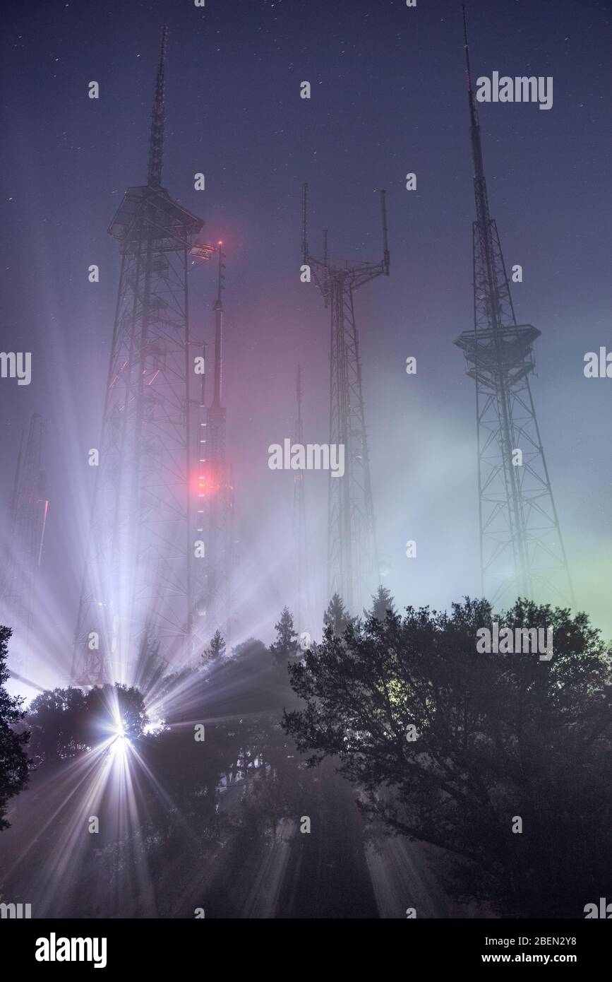 Radio towers Banque de photographies et d’images à haute résolution - Alamy