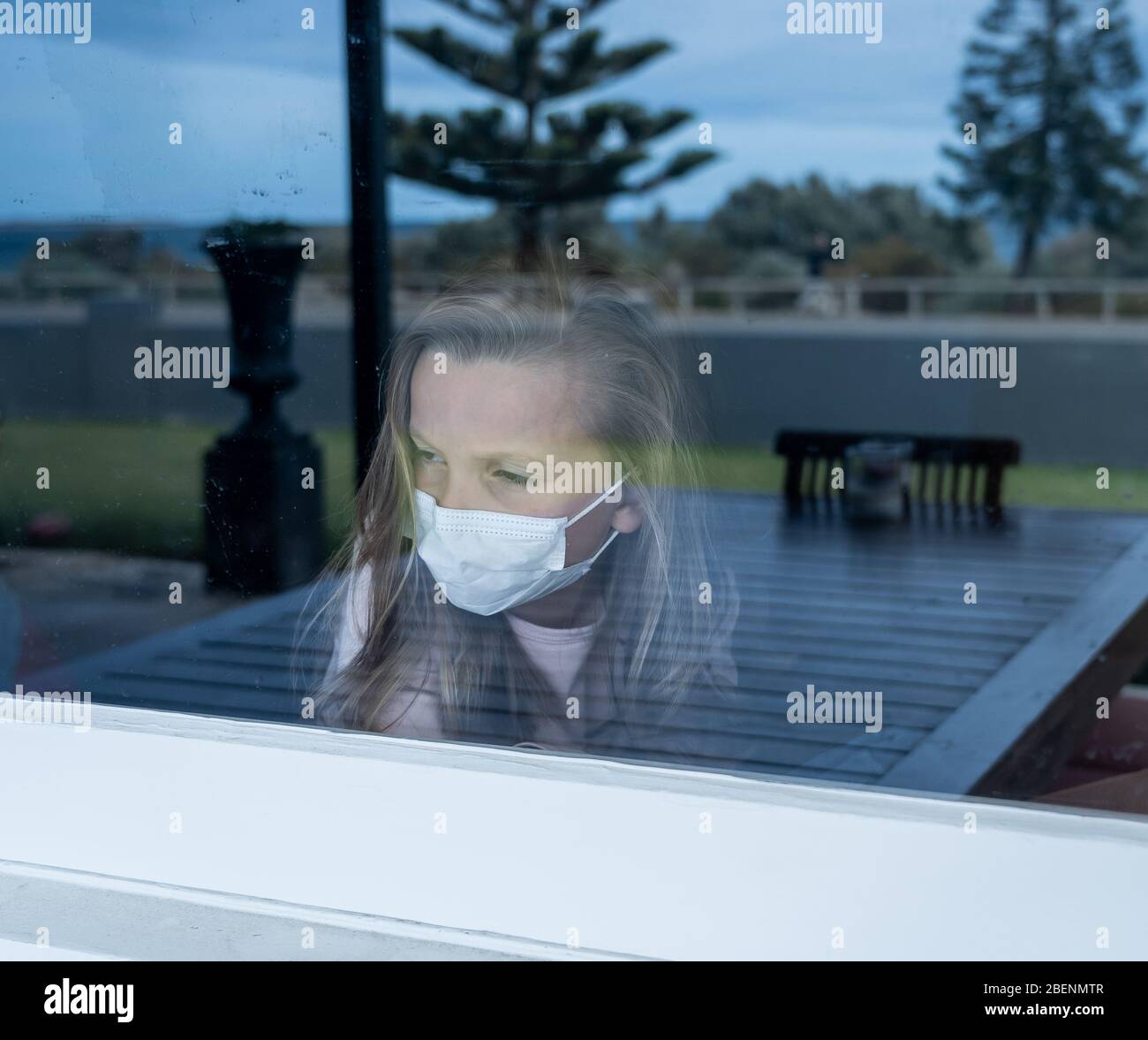 Enfants Tristes Banque d'image et photos - Alamy