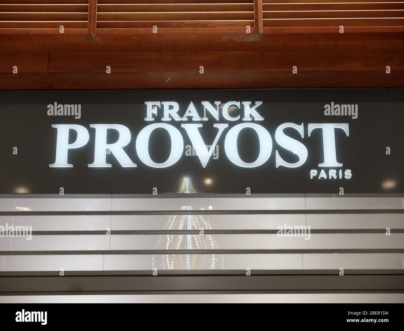 Logo franck provost Banque de photographies et d’images à haute ...