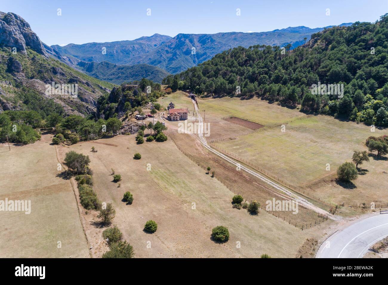 Paysage Avec Toit Rouge Banque d'image et photos - Alamy