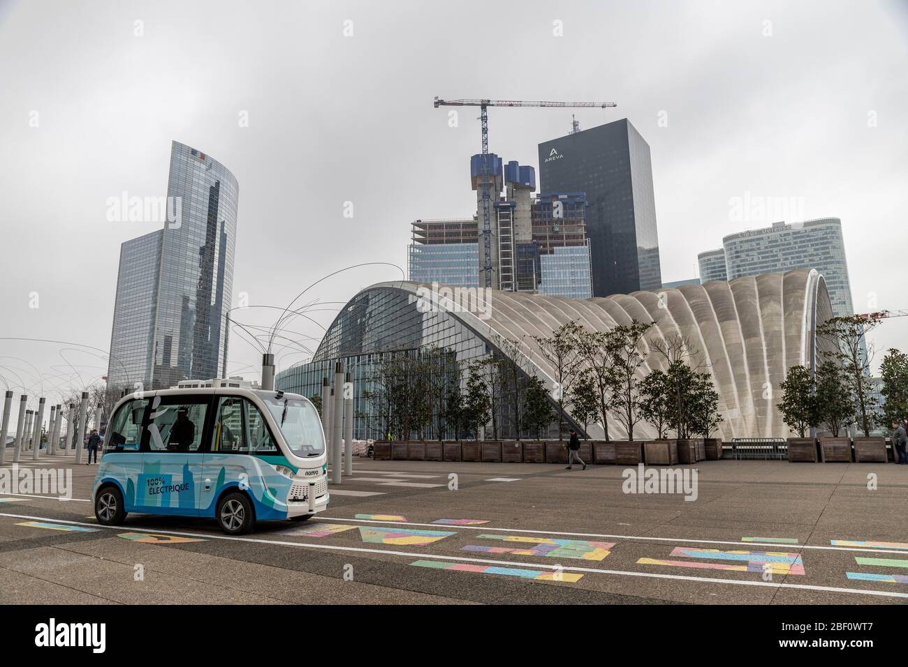 Navya minibus autonome Banque de photographies et d’images à haute ...