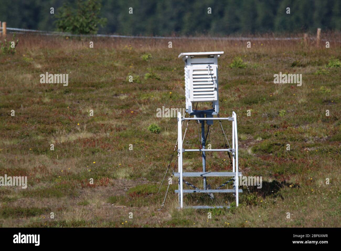 Stevenson screen weather station Banque de photographies et d’images à ...