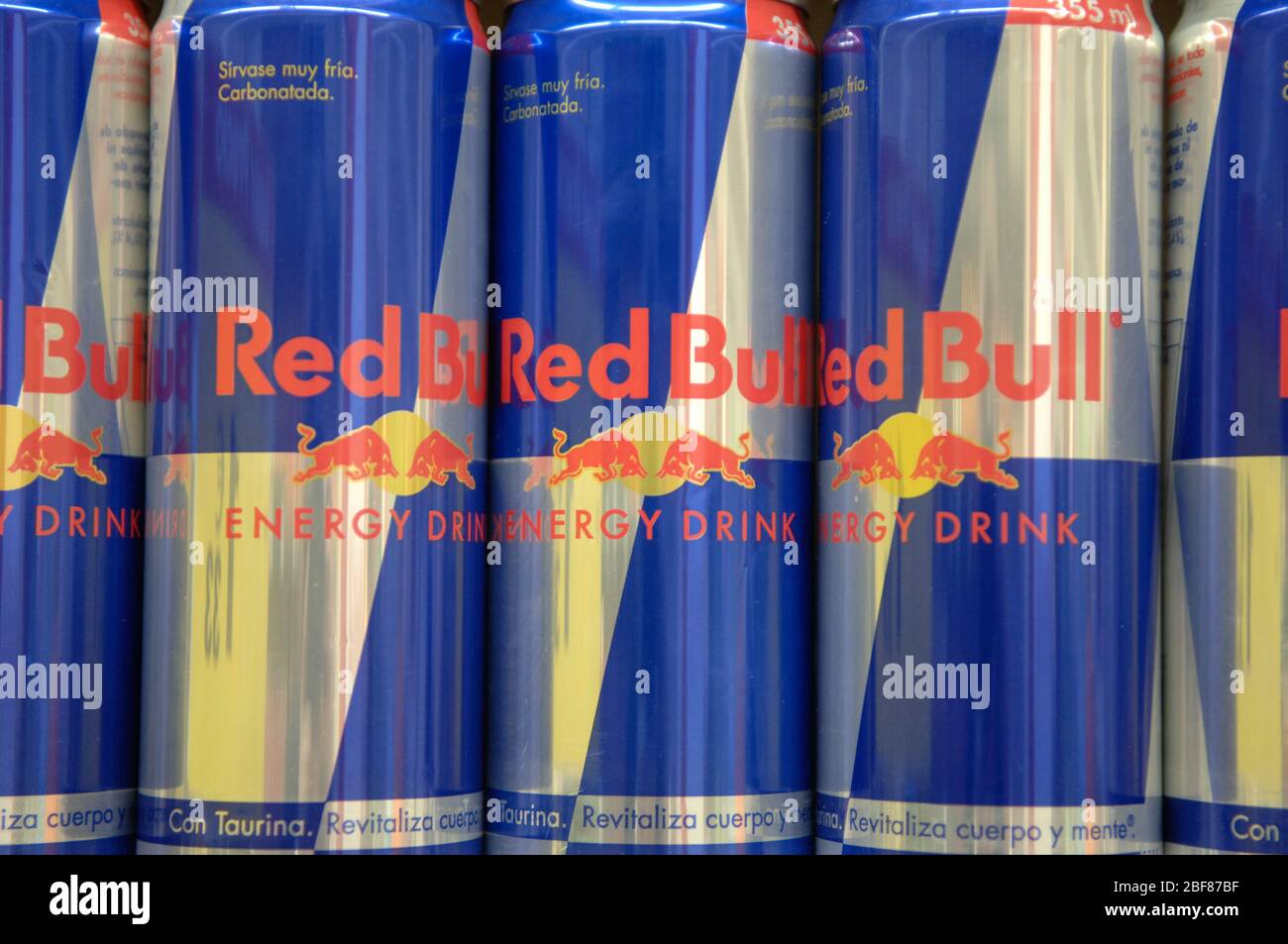 Redbull energy drink Banque de photographies et d’images à haute ...
