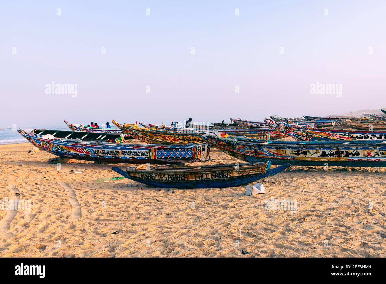 KAYAR, SÉNÉGAL - 14 NOVEMBRE 2019 : village traditionnel de pêcheurs de ...
