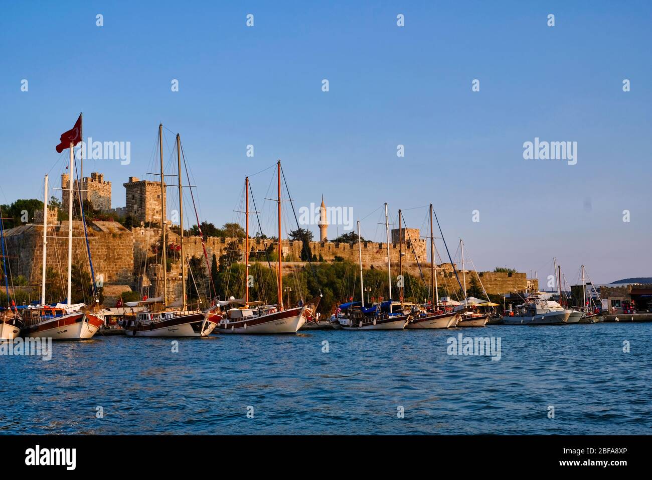 Bodrum Centre-ville avec château, plage et marina. Vue sur la plage de ...