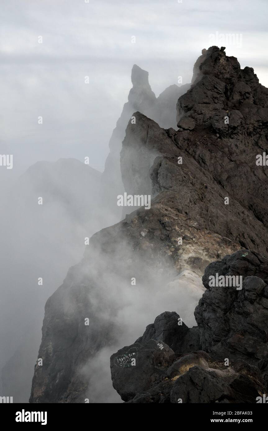 Volcan gunung merapi Banque de photographies et d’images à haute ...