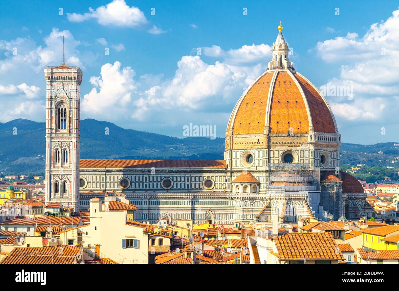 Vue panoramique sur la ville de Florence avec cathédrale Duomo ...