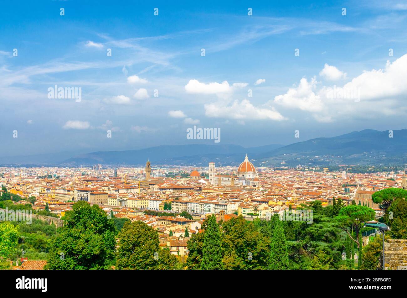 Vue panoramique sur la ville de Florence avec cathédrale Duomo ...