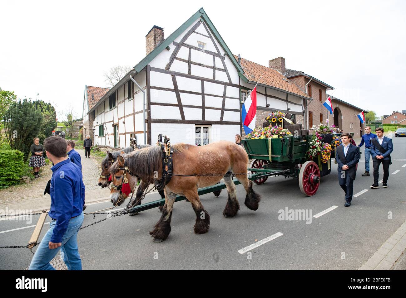 BANHOLT, 18-avril-2020, Begrafenis van de aan Corona overleden Pastoor ...