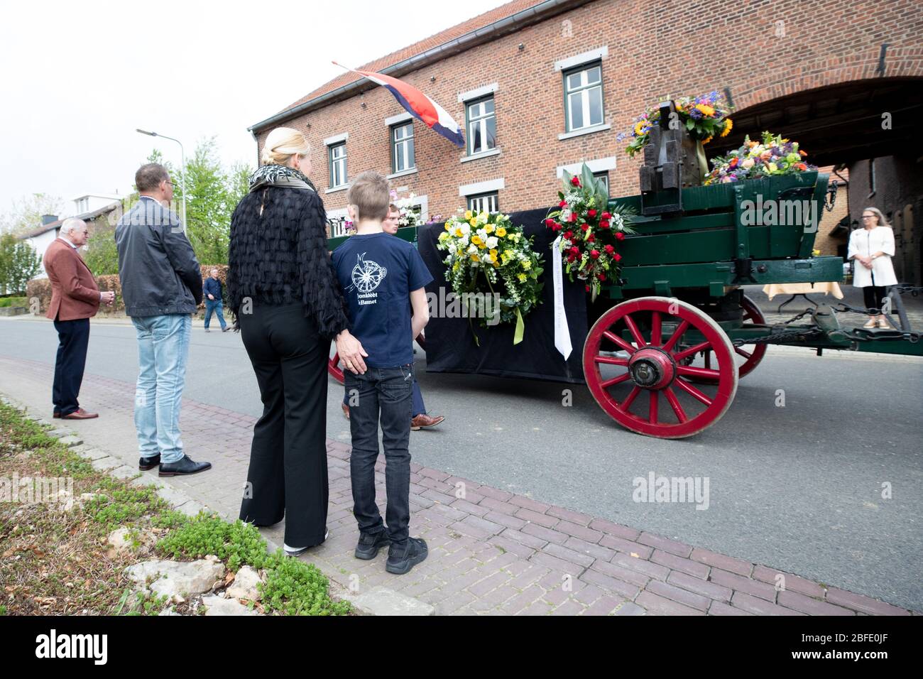 BANHOLT, 18-avril-2020, Begrafenis van de aan Corona overleden Pastoor ...