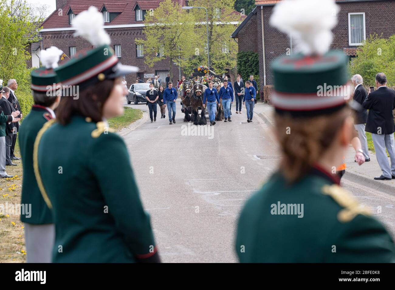 BANHOLT, 18-avril-2020, Begrafenis van de aan Corona overleden Pastoor ...