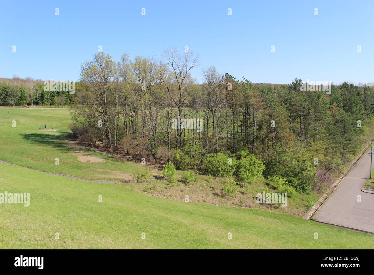 Lieu à visiter à Columbus Ohio chute d'eau, arbres verts et paysage ...
