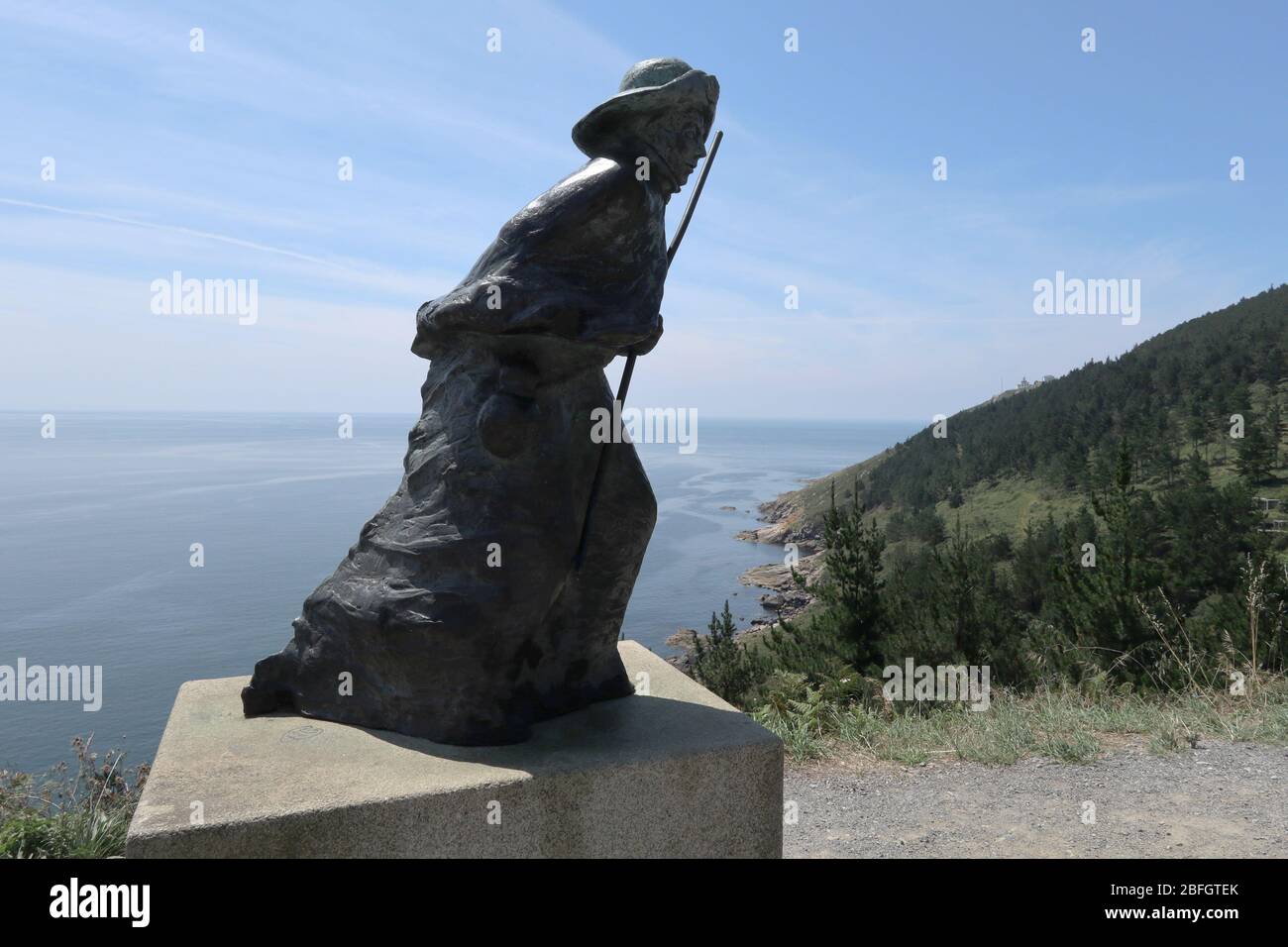 Statue de Pilgrim pour Saint-Jacques chemin de pèlerin, Cap Finisterre ...