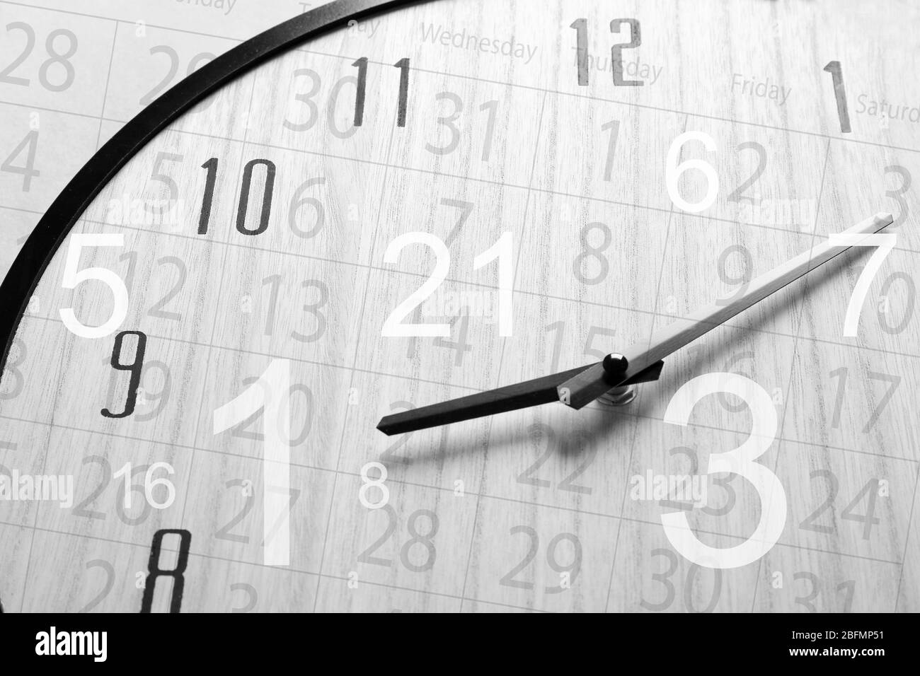 Le concept de temps de fonctionnement est en cours. Face de l'horloge ...