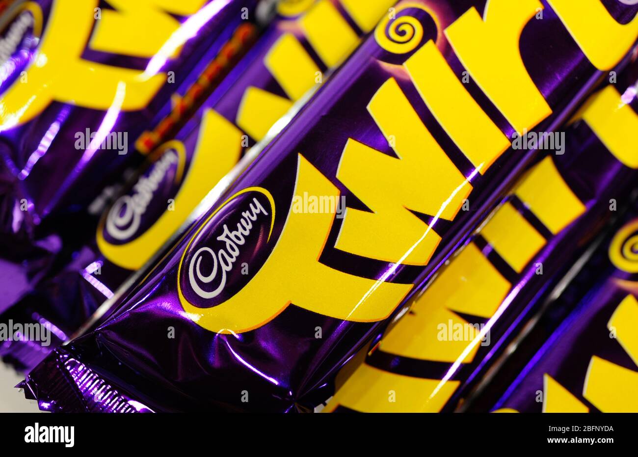Cadbury twirl chocolate Banque de photographies et d’images à haute ...