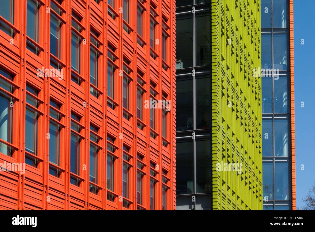 Architecture moderne couleur coloré ludique brillant vid vivitrifié ...