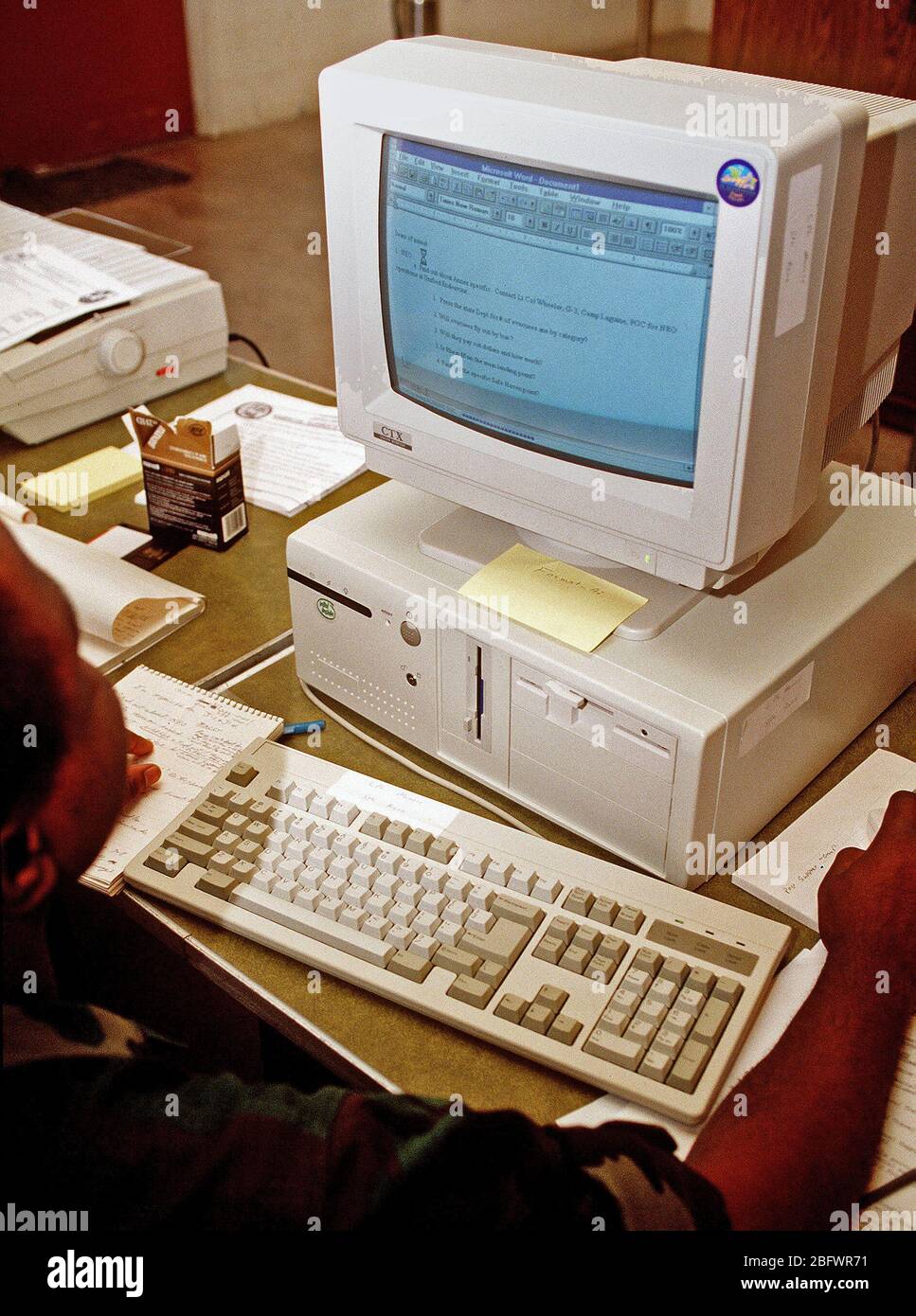 Ordinateur des années 1990 Banque de photographies et d’images à haute résolution - Alamy