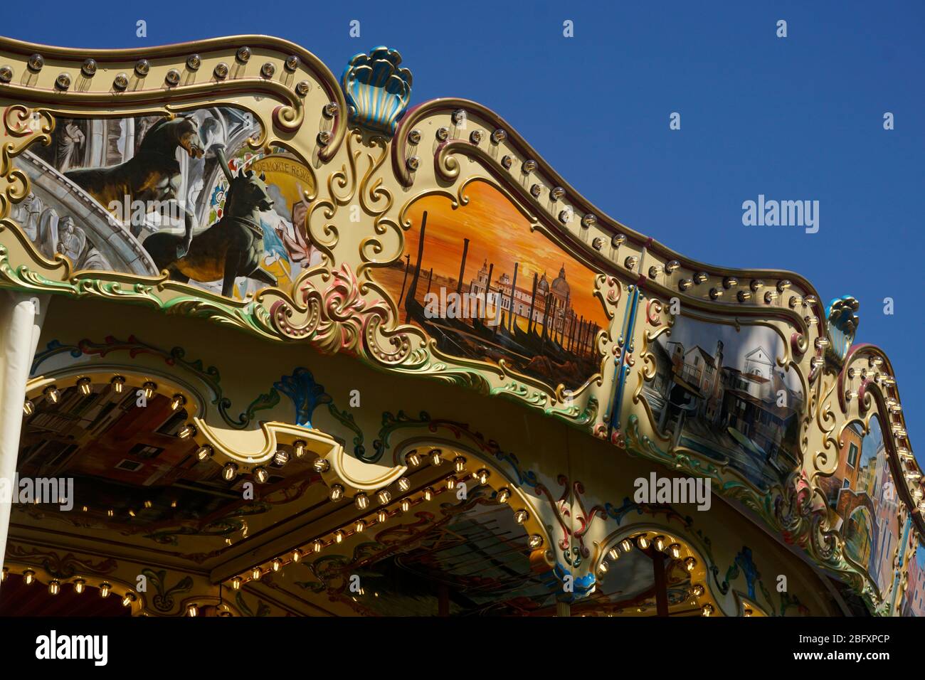 Détails d'un carrousel vénitien traditionnel au funkair.Carousel ...