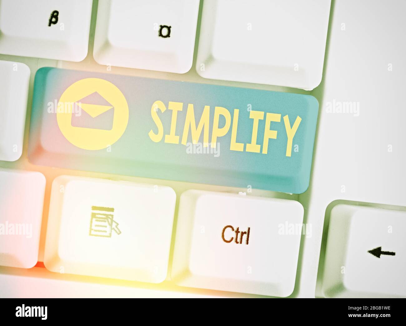 Le texte écrit Simplifie. Photo conceptuelle rendre quelque chose plus ...